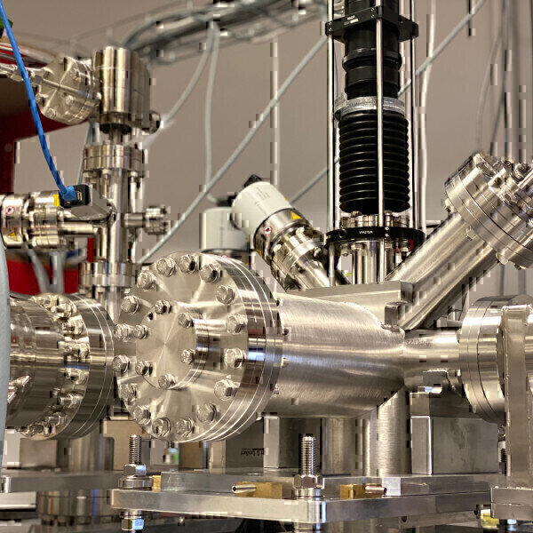 Bringing Helium Microscopy into the Lab - Meeting Key Challenges of ...