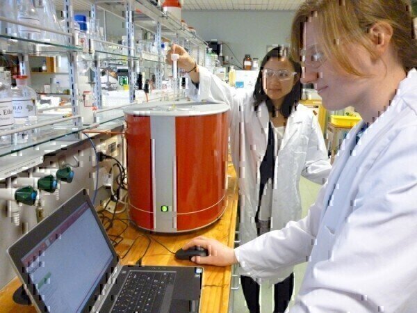 Benchtop NMR system used at Temple University for Chemical Education ...