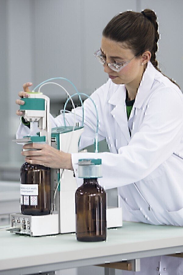 Faster, safer, simpler. The OMNIS basic titrator – your gateway to the ...