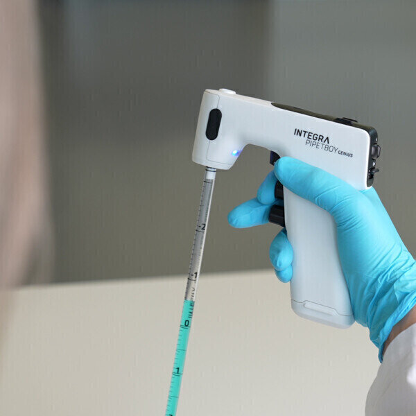 INTEGRA’s PIPETBOY GENIUS provides superior ergonomics and liquid ...