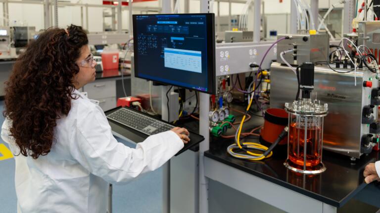 New US bioprocess design centre opens for biologics scale-up Labmate Online